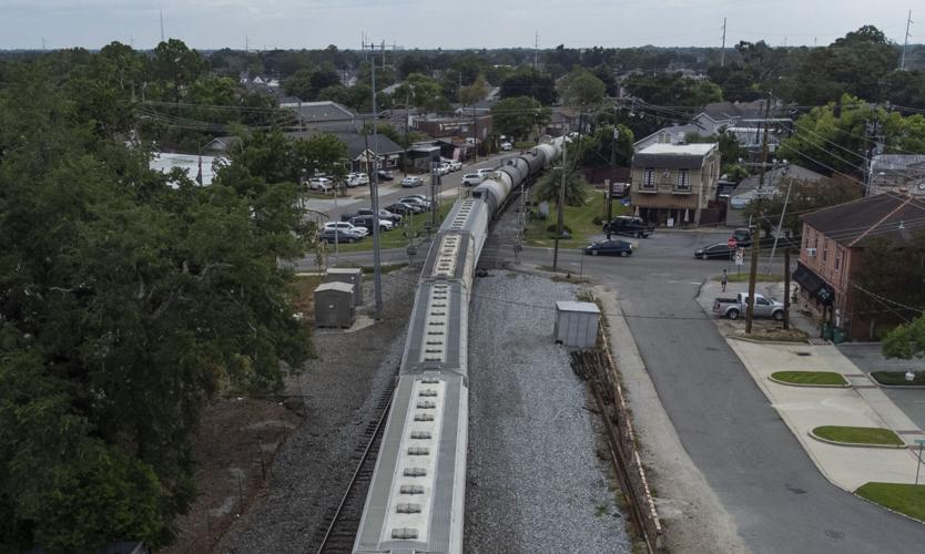 How often do trains block Metairie Road, and for how long? | Jefferson ...