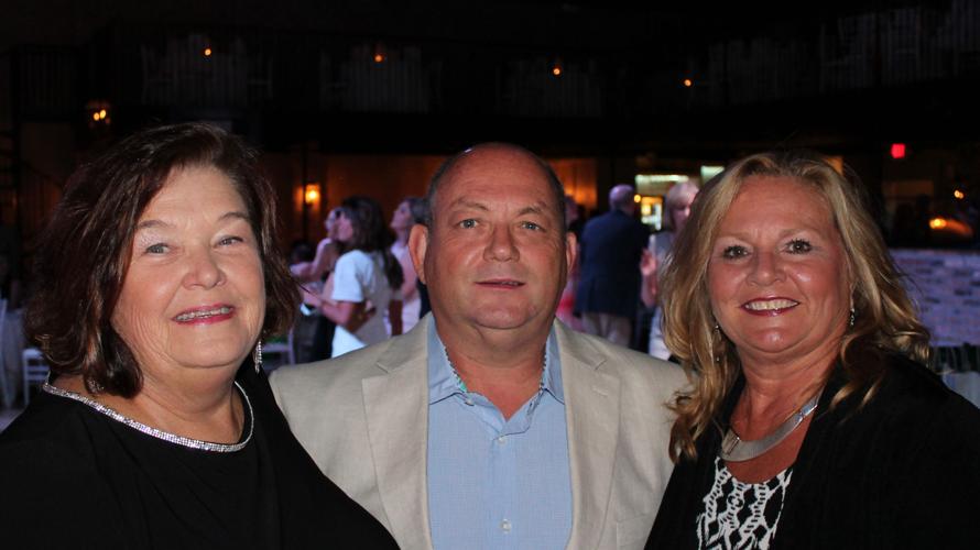 Stepping out in white linen and looking for lagniappe in Olde Towne ...