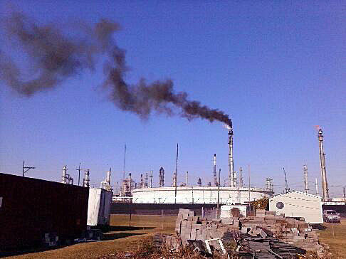 Valero Energy Corp.'s Meraux refinery has one flare not working ...