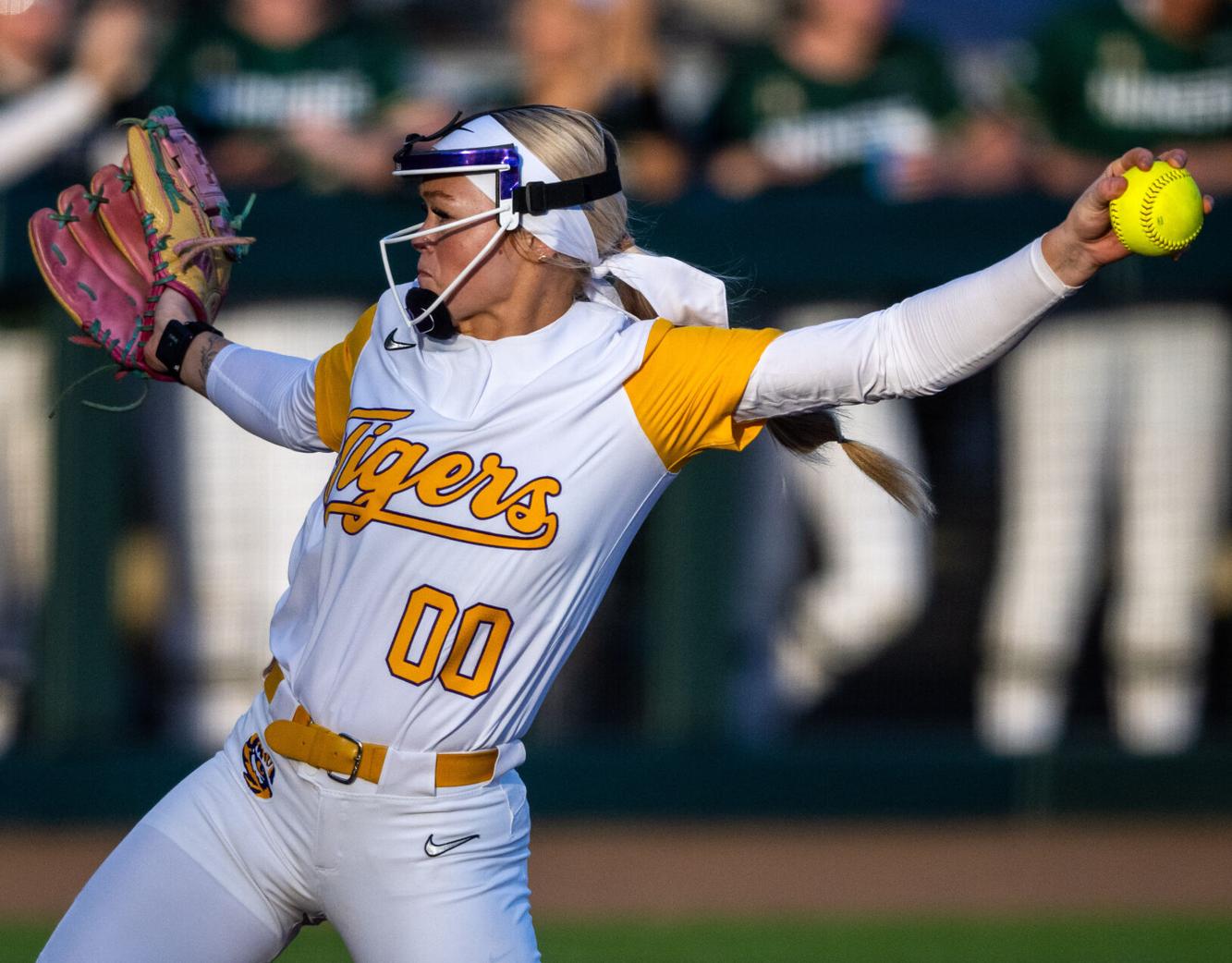 LSU softball upsets UCLA early, drops night game to Titans | LSU | nola.com
