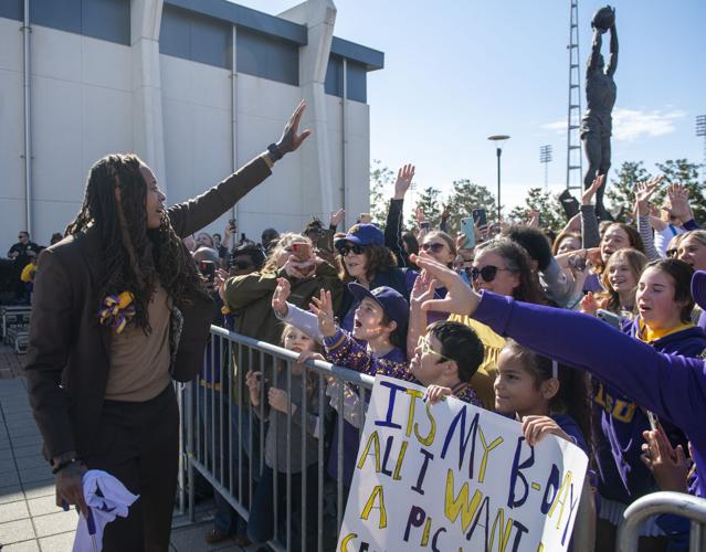 Statue unveiling an overwhelming moment for LSU star Seimone Augustus ...