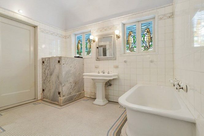 Historic Centanni home, once site of lavish Christmas displays, hits ...