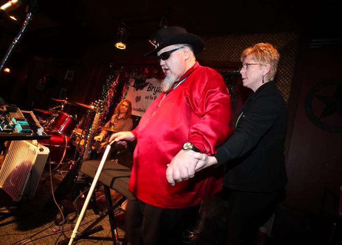 Blues guitarist Bryan Lee, a mainstay of Bourbon Street's Absinthe Bar ...