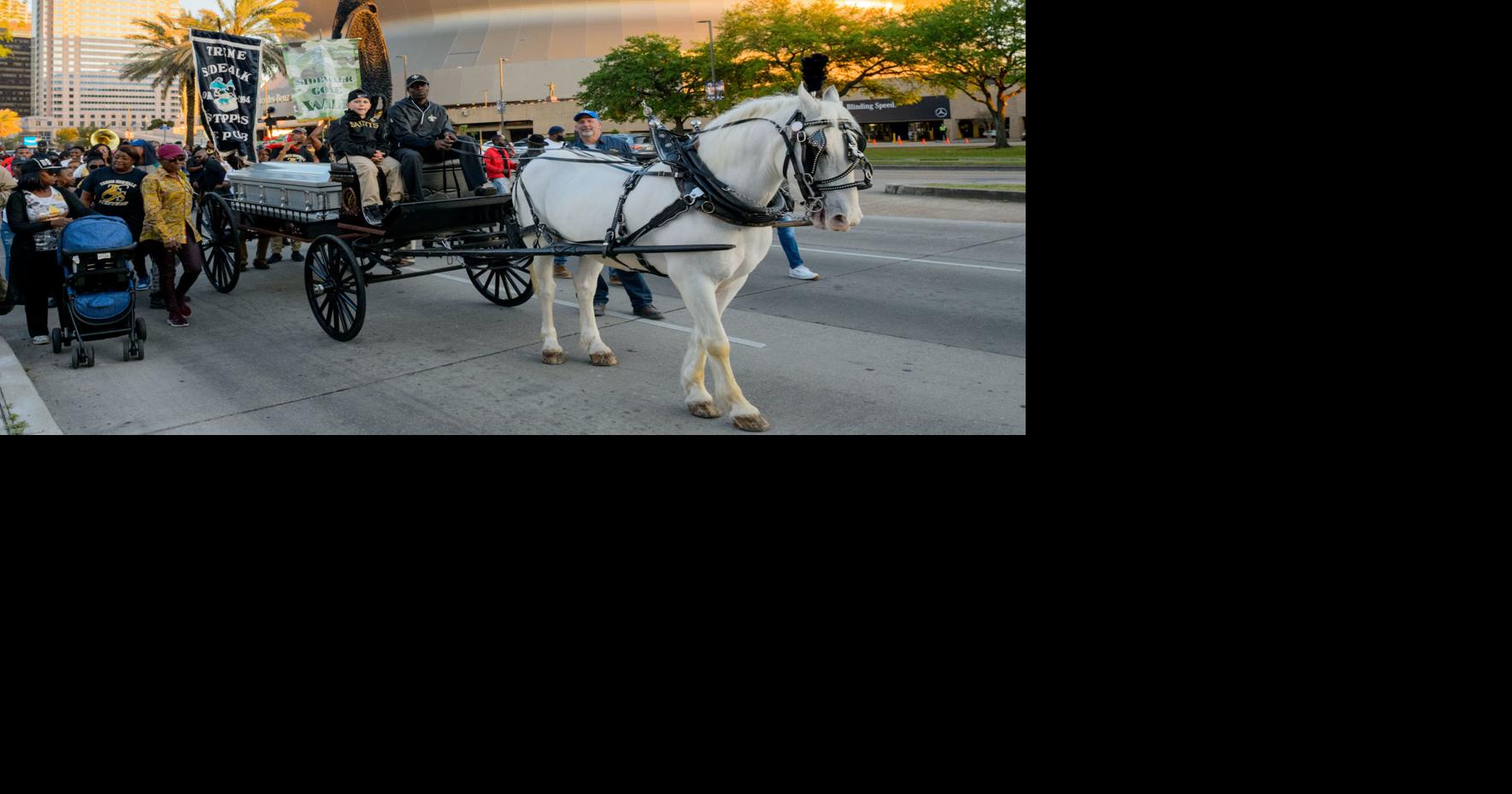 Photos: On eve of the viewing of the late Tom Benson, a second line ...