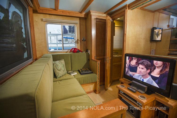 At home on the water: architect Don Helgeson renovates a houseboat and ...