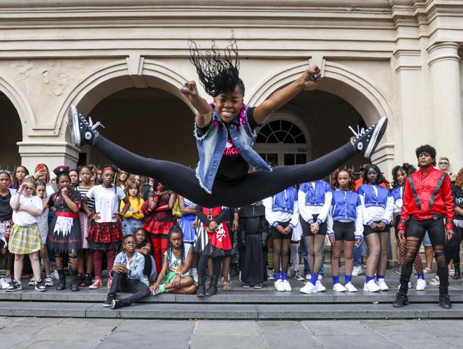 ‘Thriller’ flash mob materializes on Jackson Square for Halloween dance ...