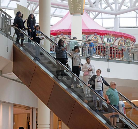 Louisiana malls and stores expect a busy 2023 holiday season | Business ...