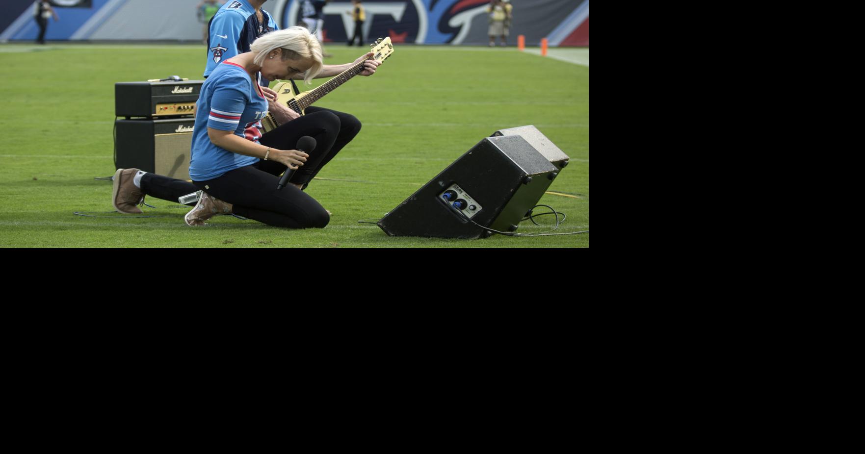 Louisiana singer takes a knee after singing anthem at Seahawks-Titans ...
