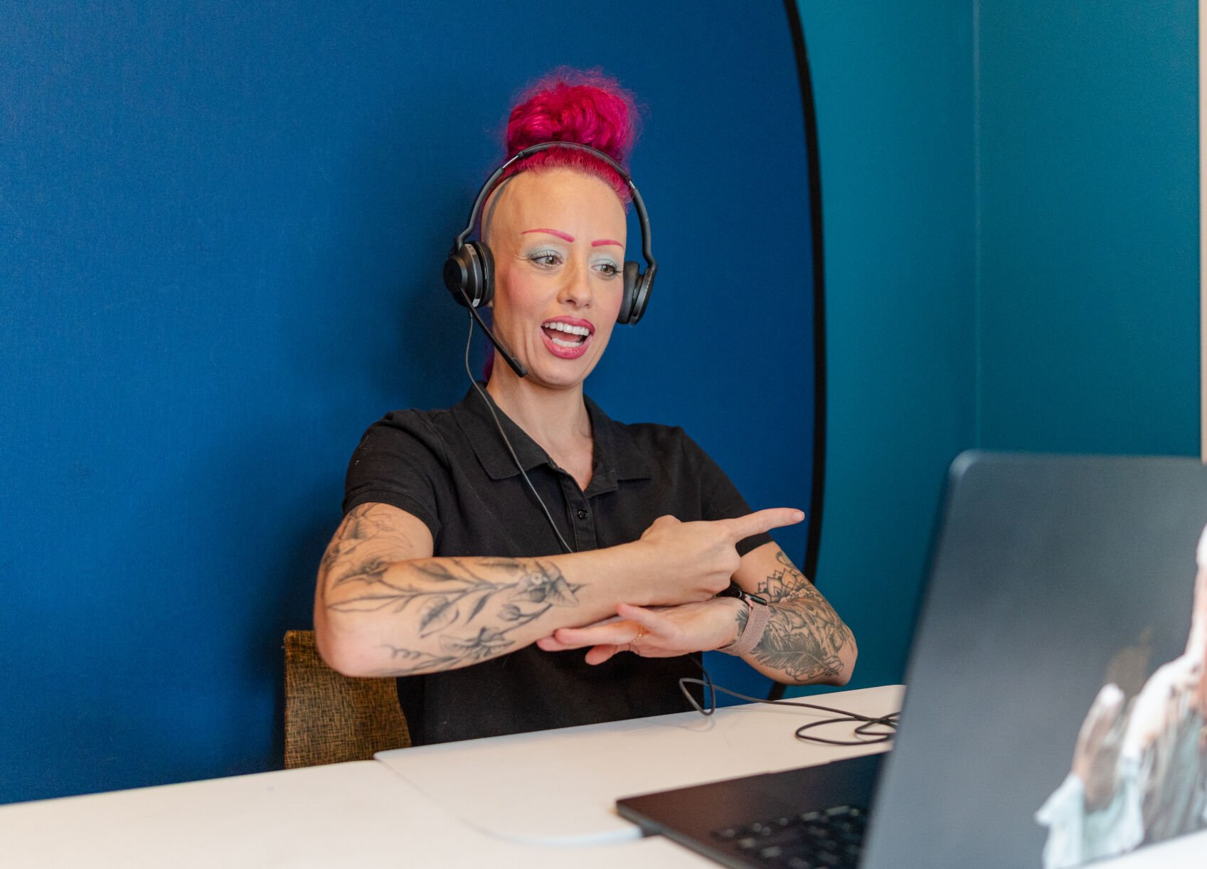 New Orleans burlesque star Bella Blue ASL medical translator ...