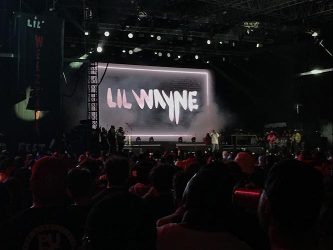 Drake makes surprise appearance at Lil Wayne's 2022 Lil WeezyAna Fest ...