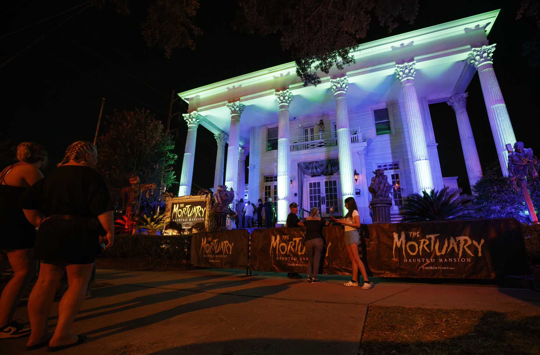 At New Orleans' Mortuary, spooky scenes and a chance to give ...