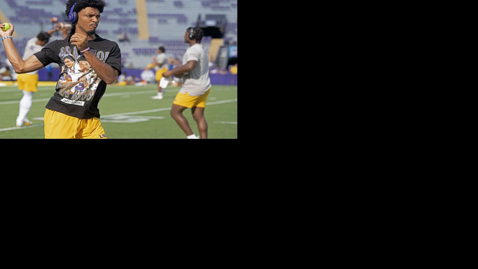 LSU players, fans honor Greg Brooks recovering from surgery | LSU ...