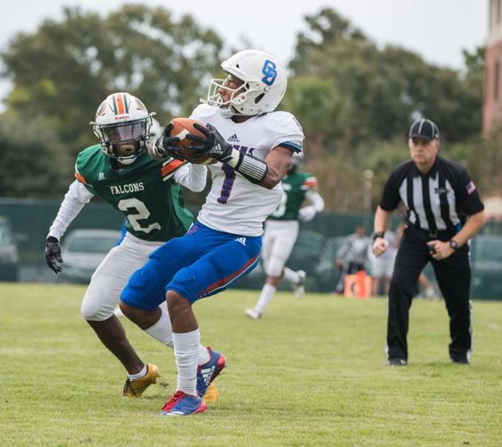 What’s it like to play offense and defense? Ask Country Day football ...