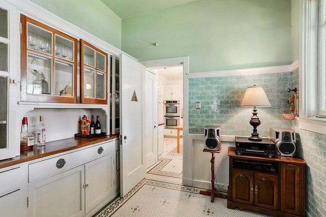 Historic Centanni home, once site of lavish Christmas displays, hits ...