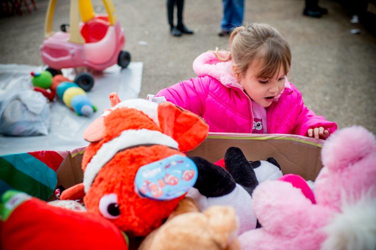 Tinker Elves once again making Christmas merry for Slidell families ...