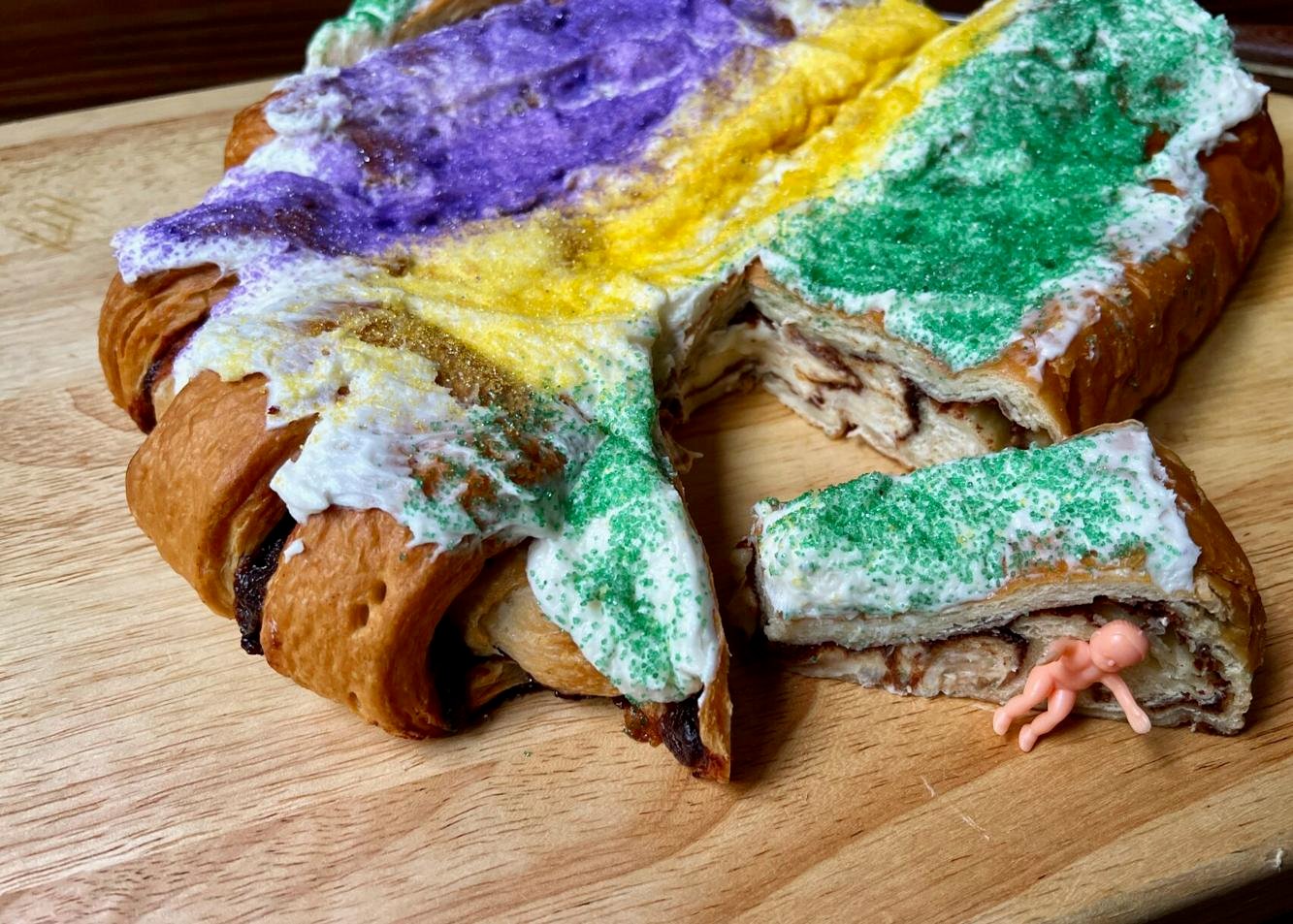 King cake of the day: Dong Phuong's cream cheese king cake | Mardi Gras ...