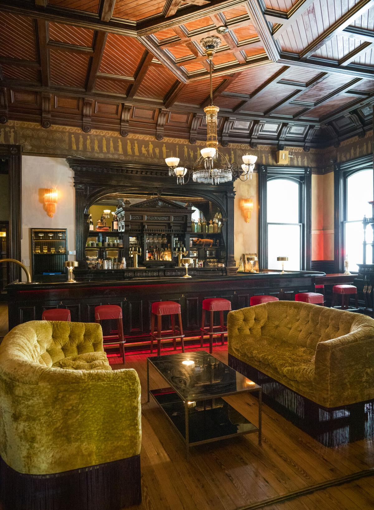 Historic hotel gets new life as Columns, starting with modern flavor ...