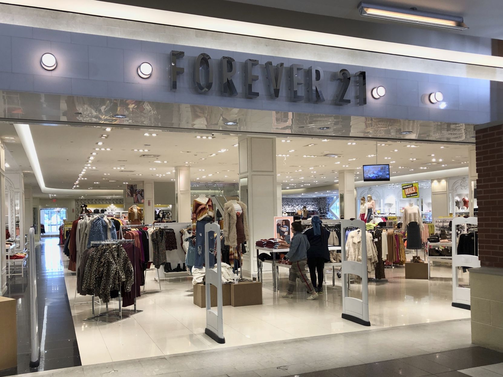 Forever 21 files for bankruptcy, likely closing all stores | News ...