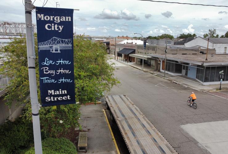In Hurricane Ida's target zone, Morgan City sweats, smokes and prays ...