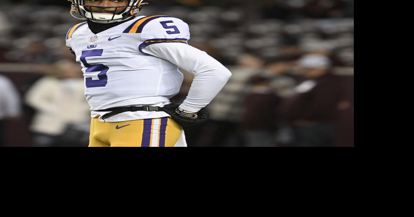 LSU quarterback Jayden Daniels returning for another season, passing on ...