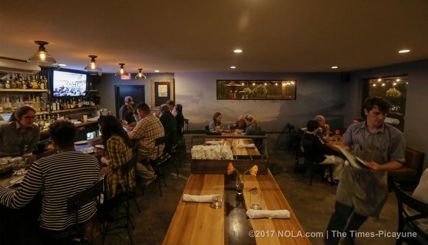 Station 6, a refined Bucktown seafood place, earns 3 beans: restaurant ...