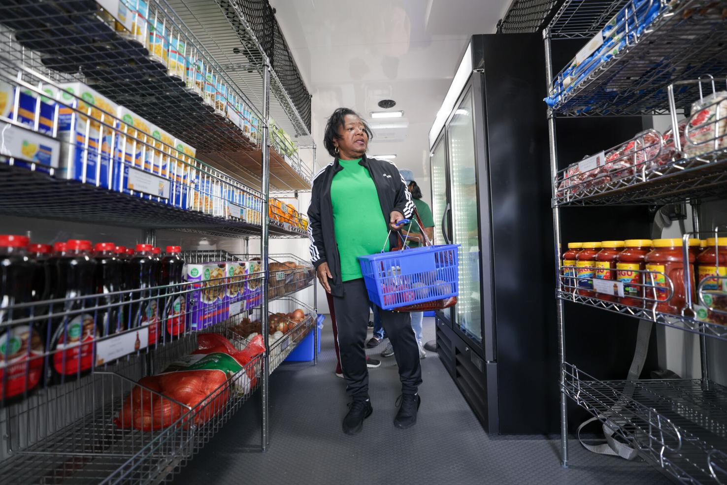 Photos: Makin' Groceries Mobile Market debuts in Avondale | Photos ...