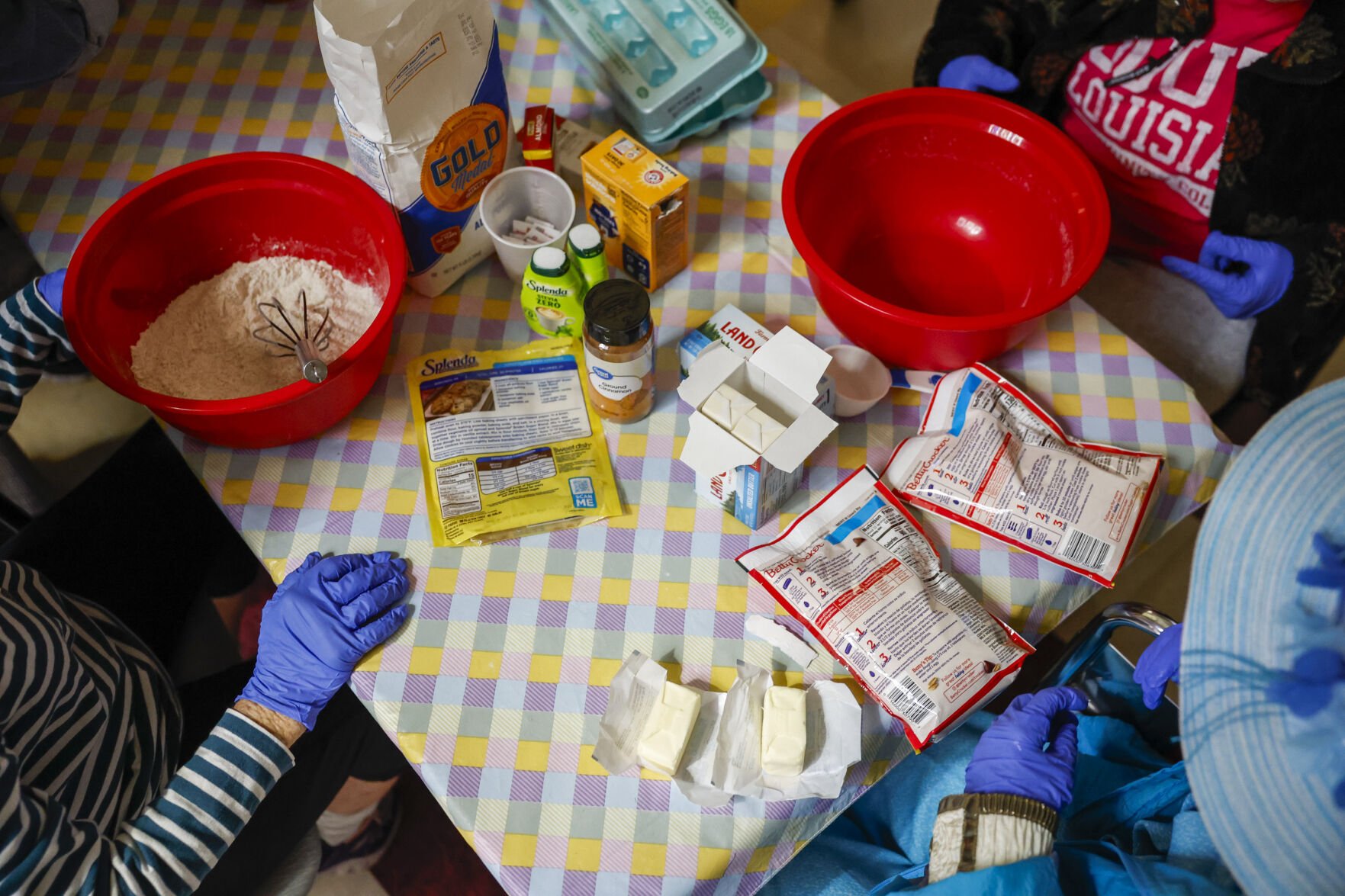 Hamilton cast members bake with New Orleans senior citizens | Photos ...