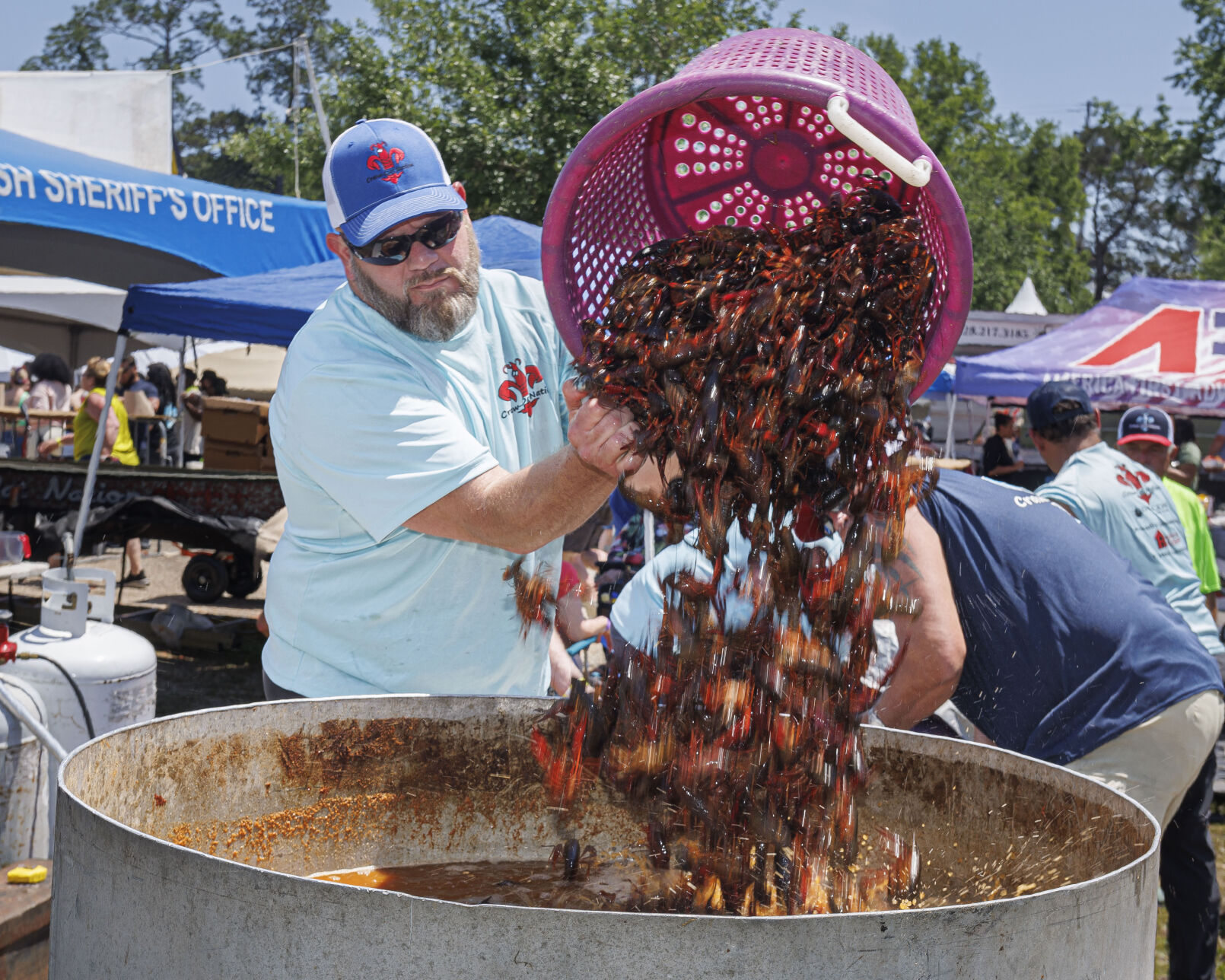 Serving 'em hot at the Hospice House Crawfish Cook-Off | One Tammany ...