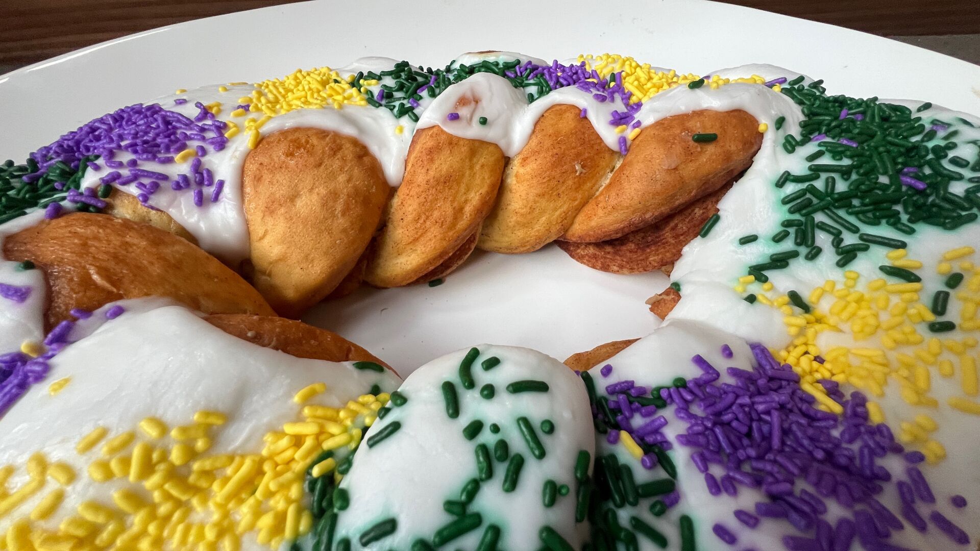 King cakes classic and new to try at NOLA Mardi Gras 2025 | Where NOLA ...