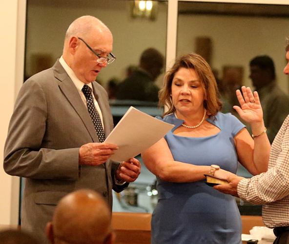 Mayor Lance Willie, Folsom Board of Aldermen take oaths of office | St ...