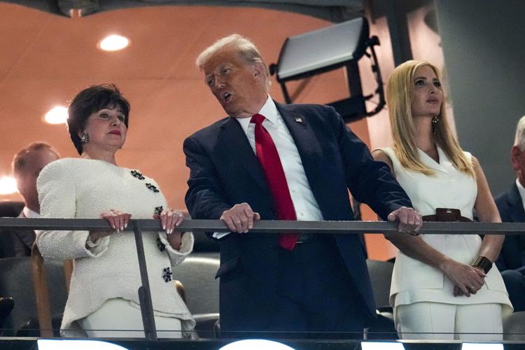 Donald Trump Roger Goodell, Gayle Benson watch Super Bowl | Super Bowl ...