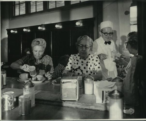 Morning Call, iconic 24-hour beignet shop, to close in Metairie | Where ...