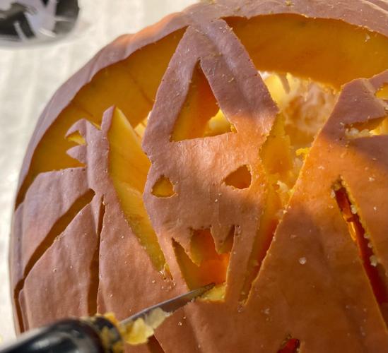 How to carve a fancy jack-o-lantern pumpkin in 10 steps | Entertainment ...