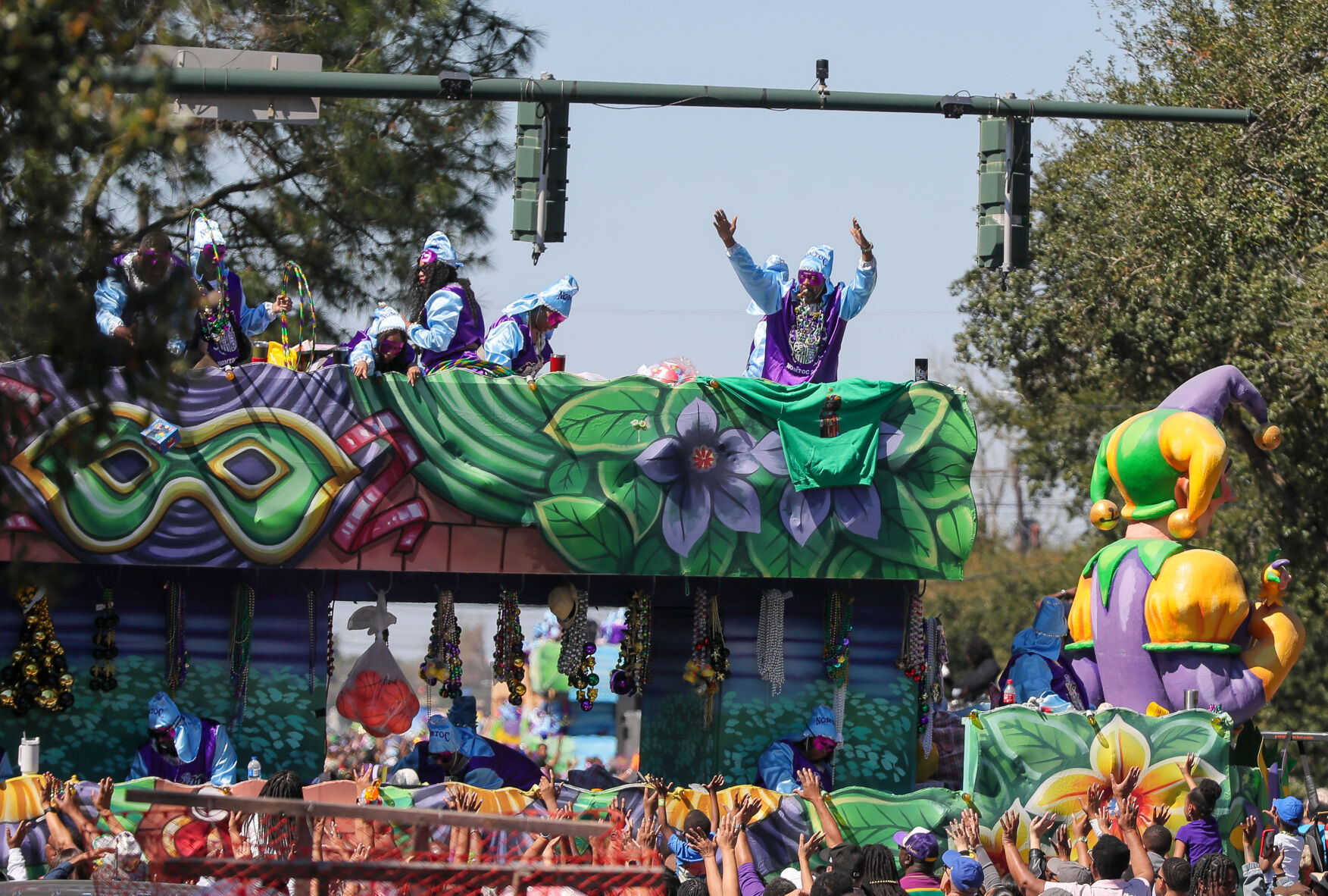 PHOTOS of NOMTOC sharing happiness along the Algiers parade route ...