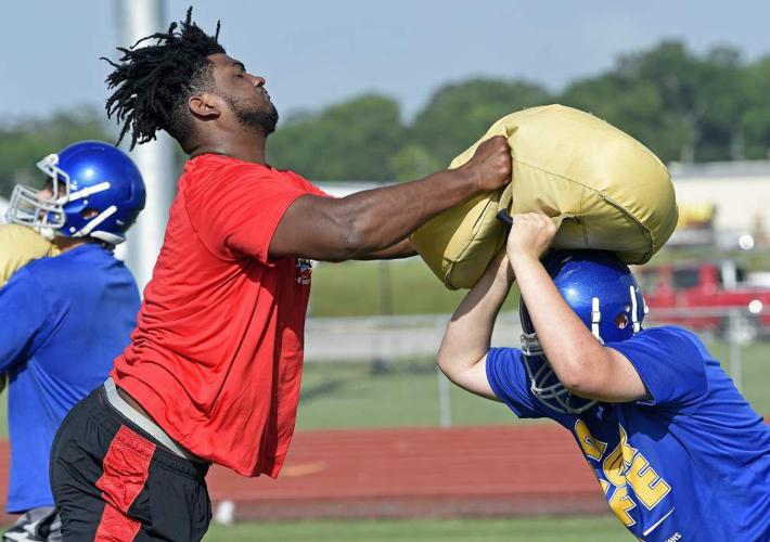 Former U-High lineman Adrian Ealy making big push at East Ascension ...