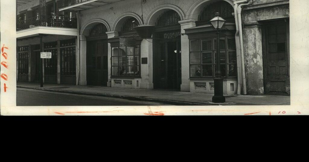 A 2nd 'real' Napoleon House? It's clear which is imposter ...