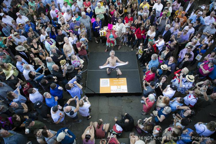 Stella!! yelling contest in the French Quarter: Photo gallery ...