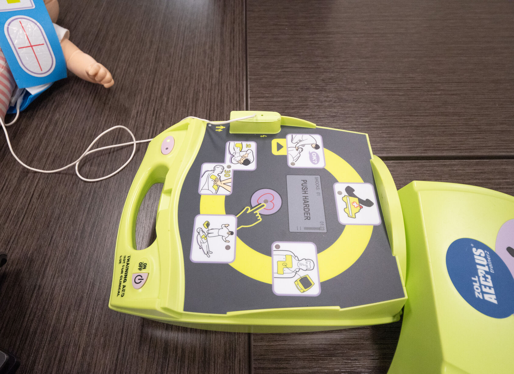 Lifesaving in seconds. How to use AEDs in heart emergencies ...