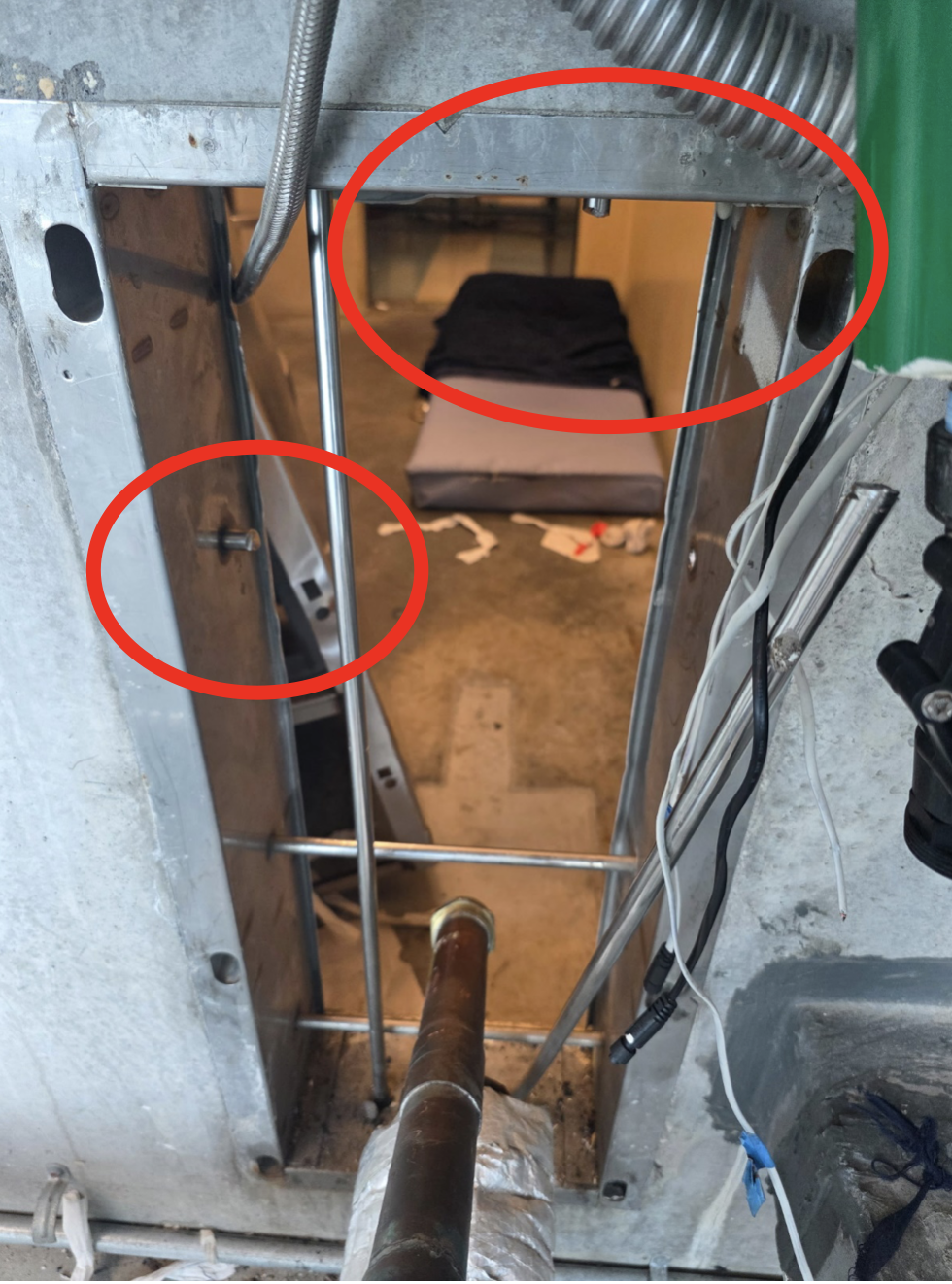 Three jail workers suspended after 10 inmates escape | Crime/Police ...