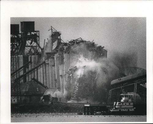 Continental Grain elevator at Nine Mile Point exploded Dec. 22, 1977 ...