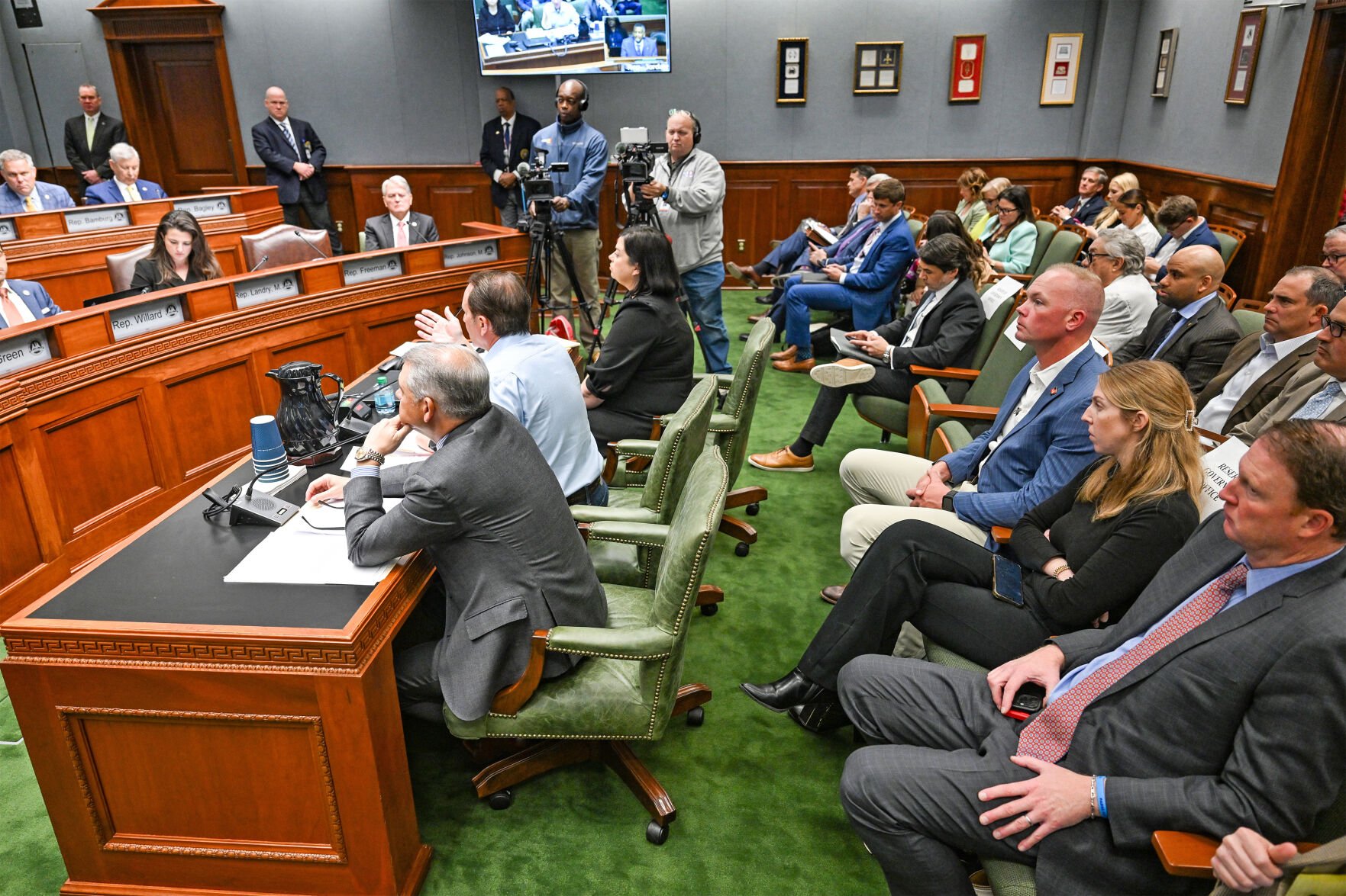 Gov. Jeff Landry in strong spot on Louisiana insurance bills | Local ...