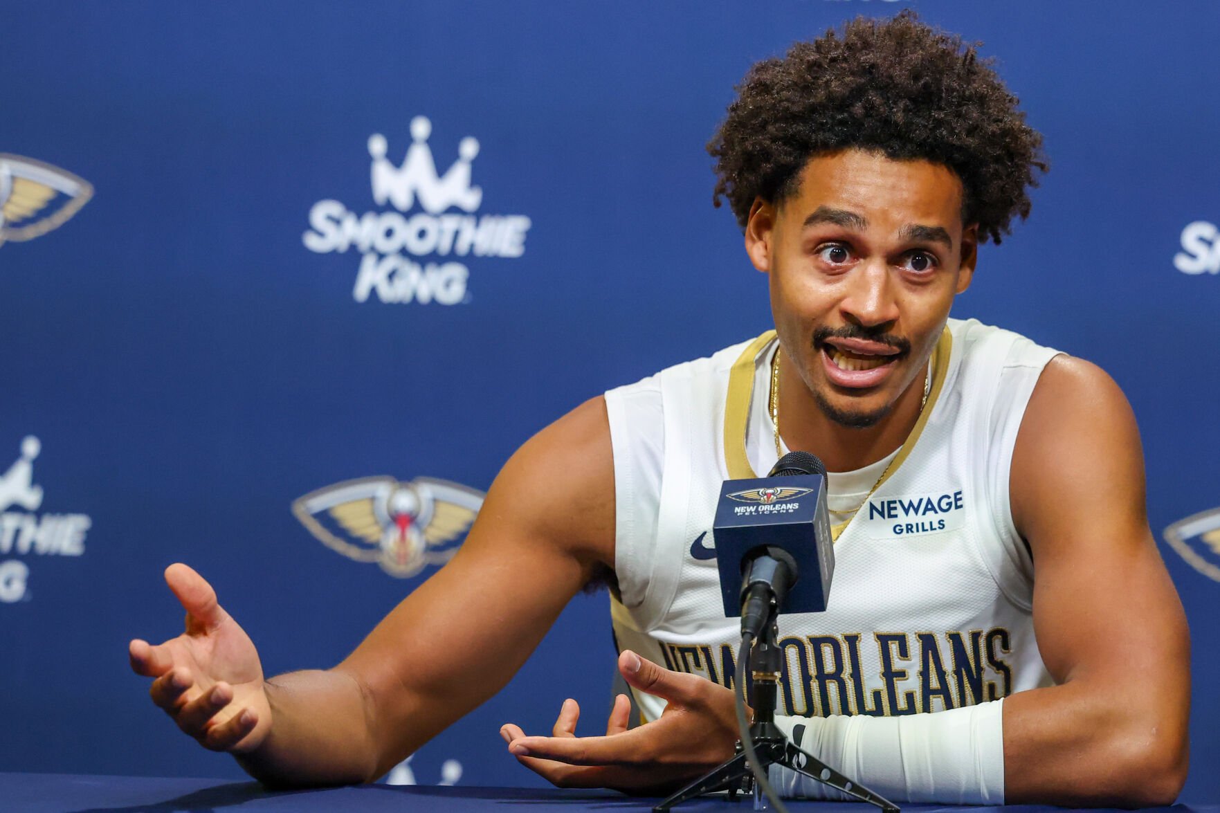 Pelicans fan asks Jordan Poole about Draymond Green punch | Pelicans ...