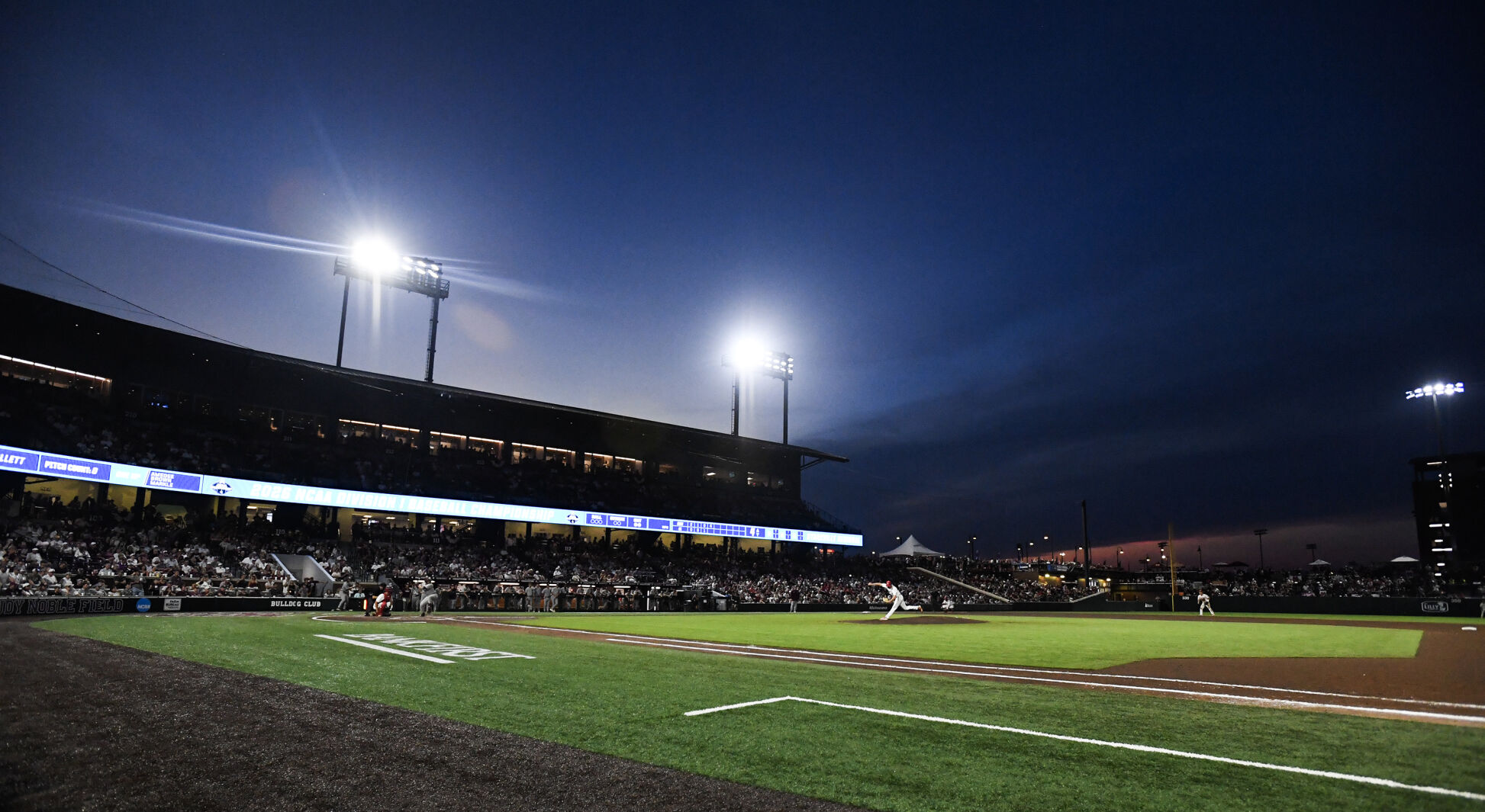 ACA.ulbaseballncaa.0060126.43.jpg | | nola.com