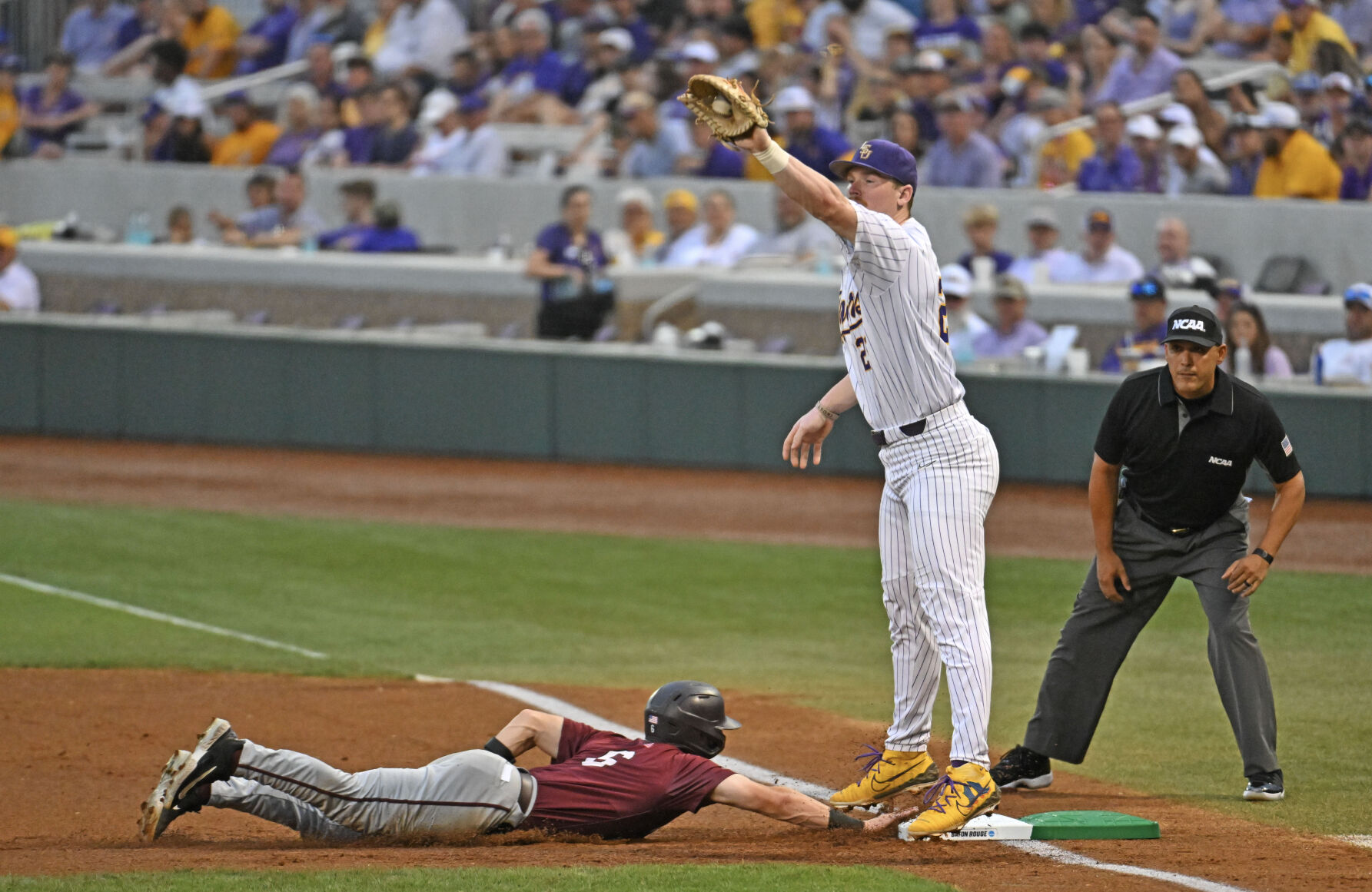 Figuring how to deal with baseball weather delays in a delay | LSU ...