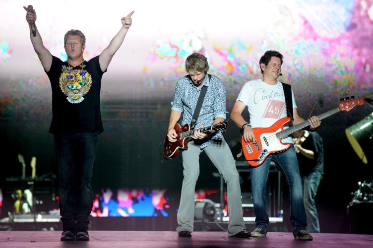 2017 Bayou Country Superfest: Blake Shelton, Miranda Lambert, Rascal ...