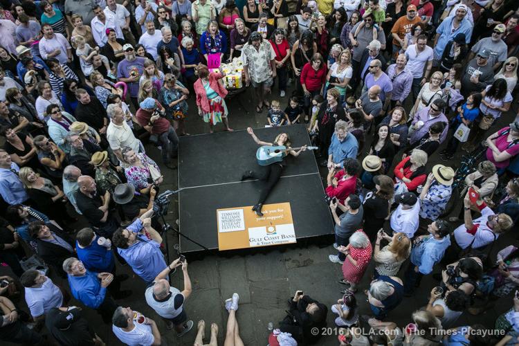 Stella!! yelling contest in the French Quarter: Photo gallery ...