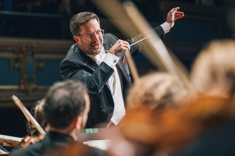 la philharmonic conductor