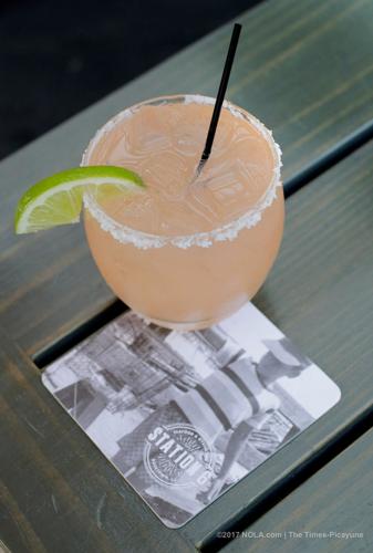 Station 6, a refined Bucktown seafood place, earns 3 beans: restaurant ...