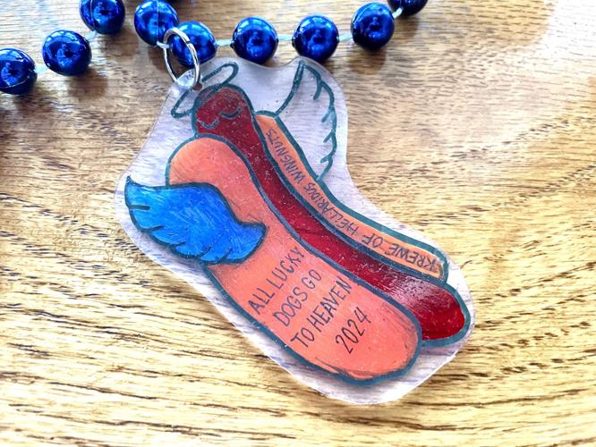 Les Fous du Carnaval Mardi Gras parade satirizes Lucky Dogs | Mardi ...