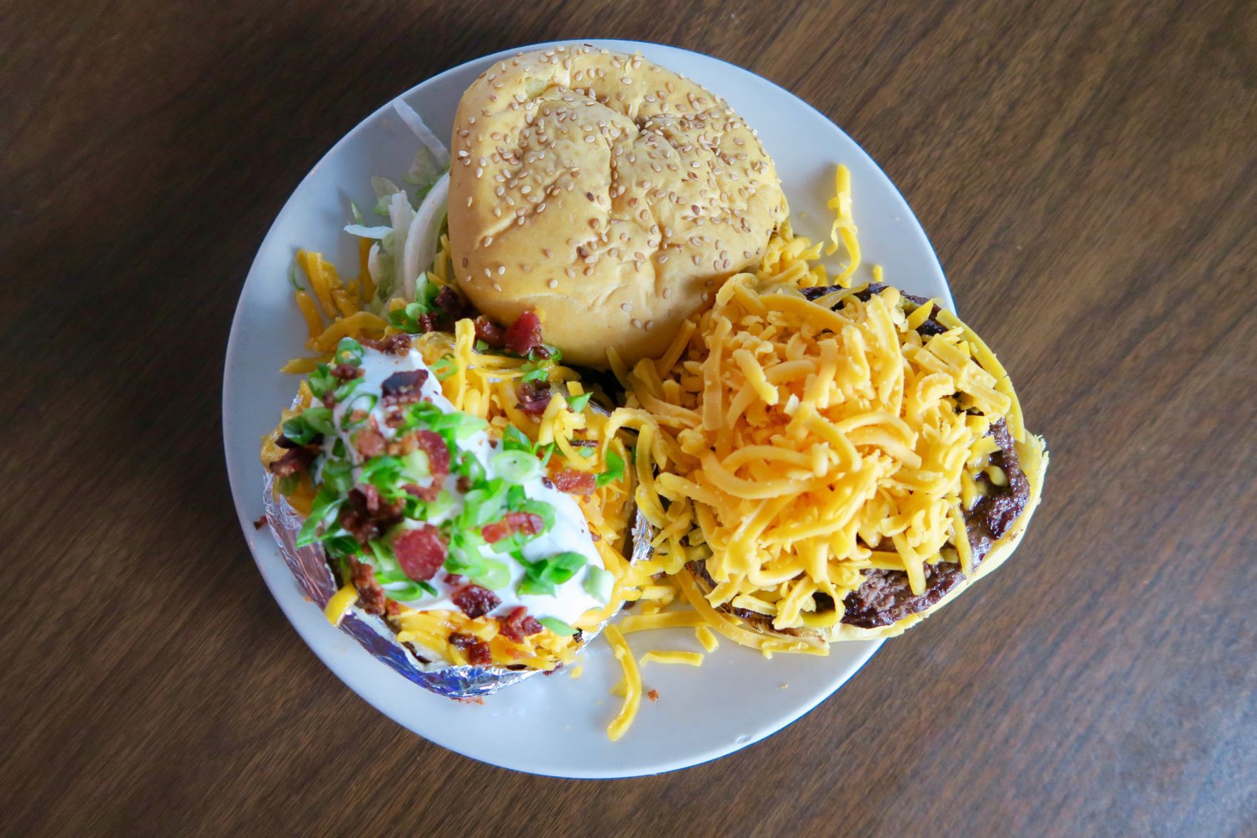 Lakeview Harbor on Oak burger spot opens in former Mucho Mas | Where ...